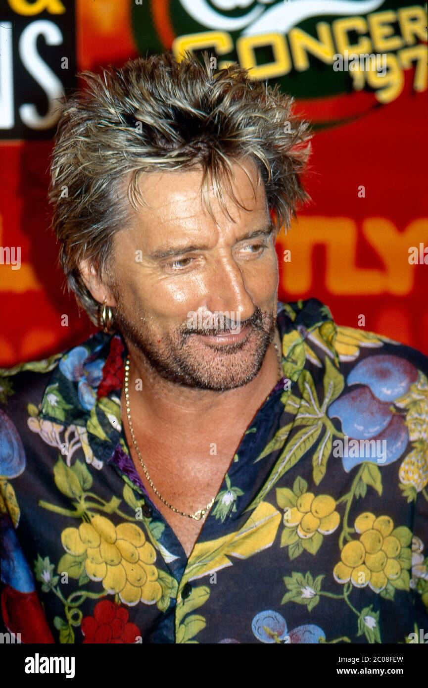 Rod stewart singer britt ekland -Fotos und -Bildmaterial in hoher ...