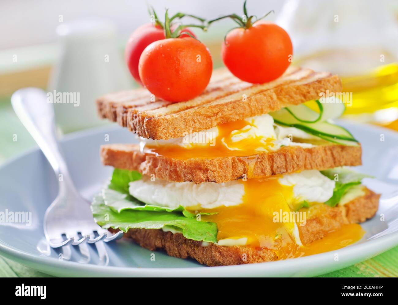 Toast mit spinat und pochiertem ei -Fotos und -Bildmaterial in hoher ...