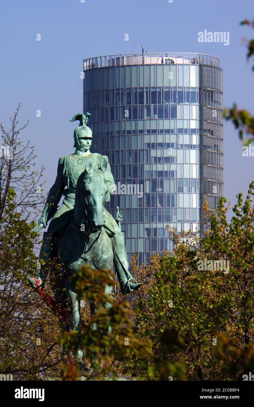 Statue von wilhelm ii -Fotos und -Bildmaterial in hoher Auflösung – Alamy
