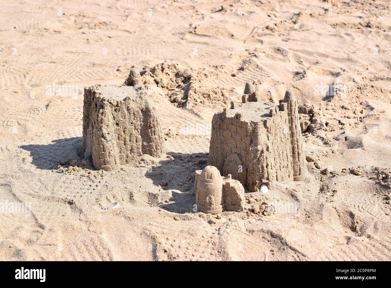 Sandburgen am strand -Fotos und -Bildmaterial in hoher Auflösung – Alamy