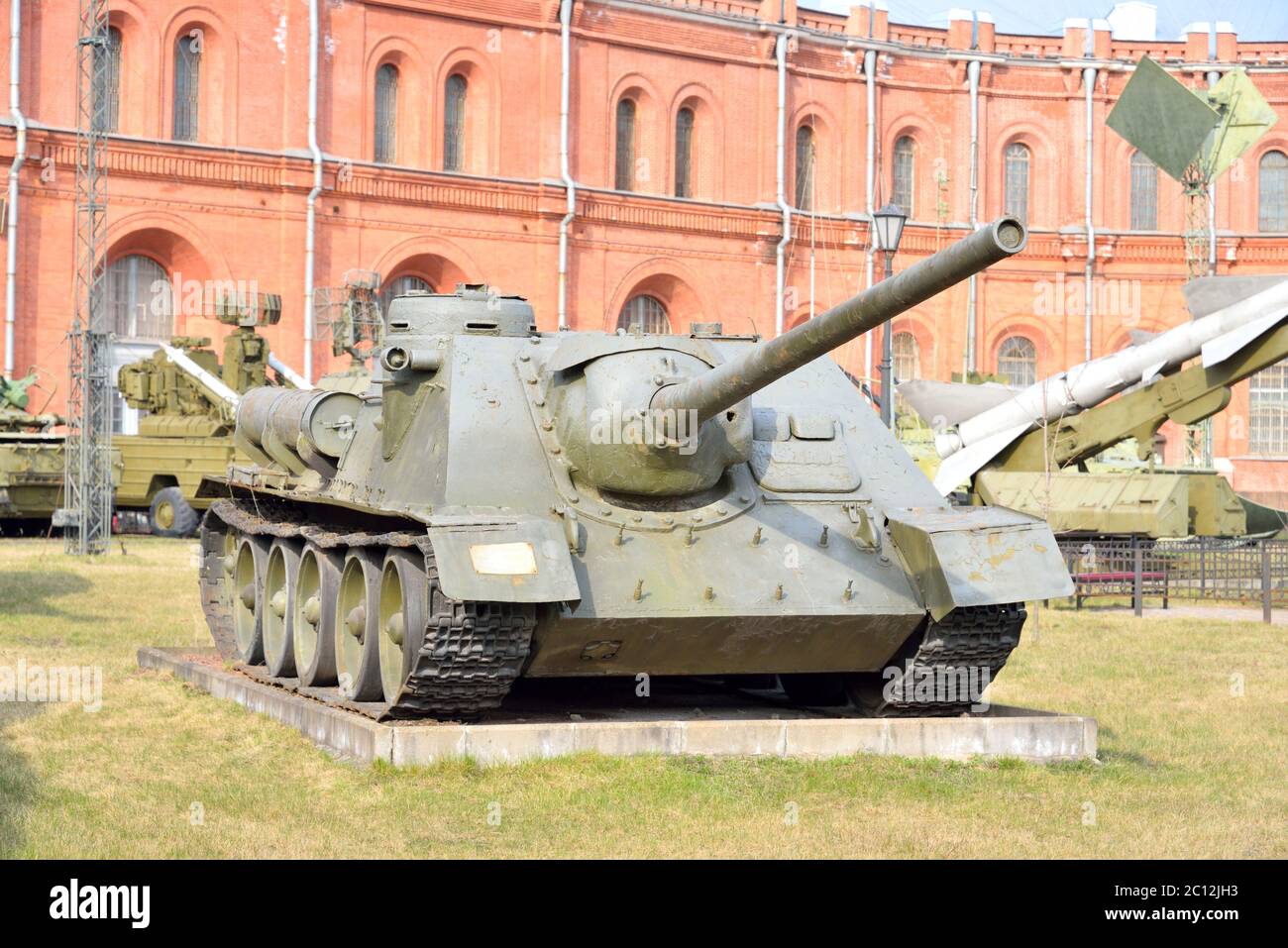 Gun of 100 -Fotos und -Bildmaterial in hoher Auflösung – Alamy