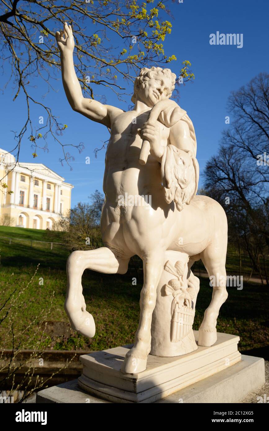 Zentauren statue -Fotos und -Bildmaterial in hoher Auflösung – Alamy