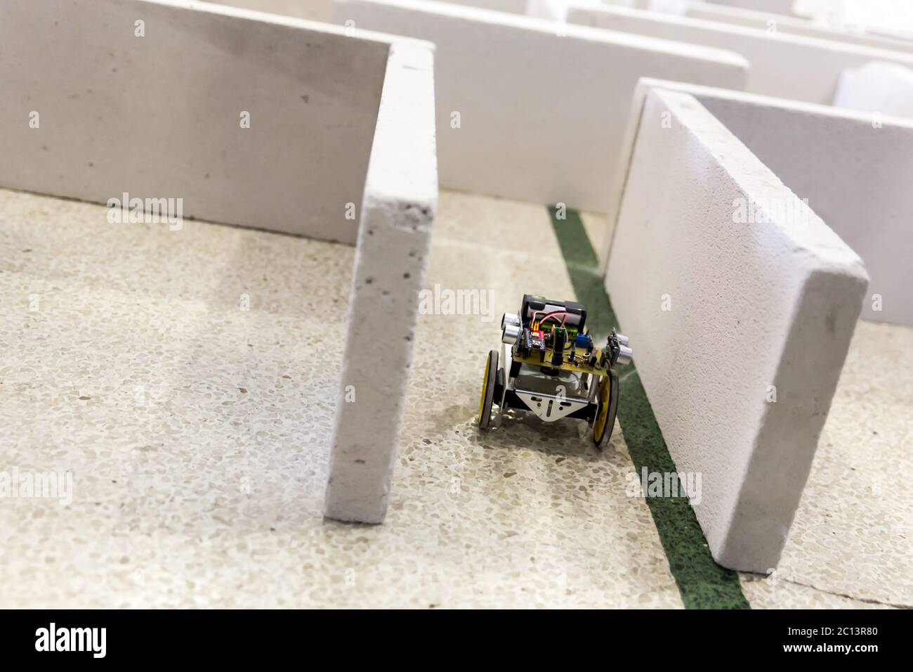 Roboter in einer schule -Fotos und -Bildmaterial in hoher Auflösung – Alamy