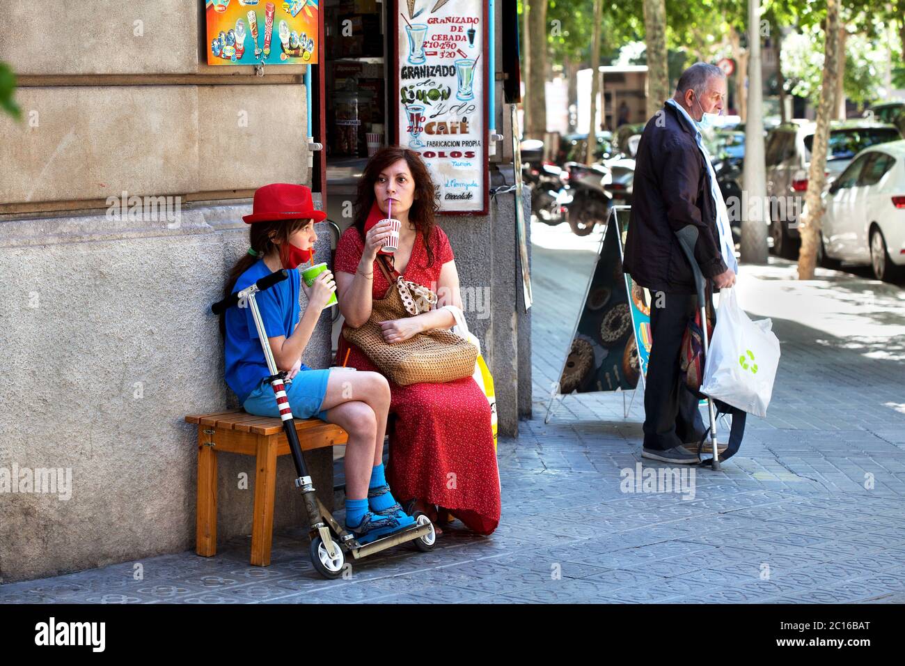 Barcelona street beggar -Fotos und -Bildmaterial in hoher Auflösung – Alamy