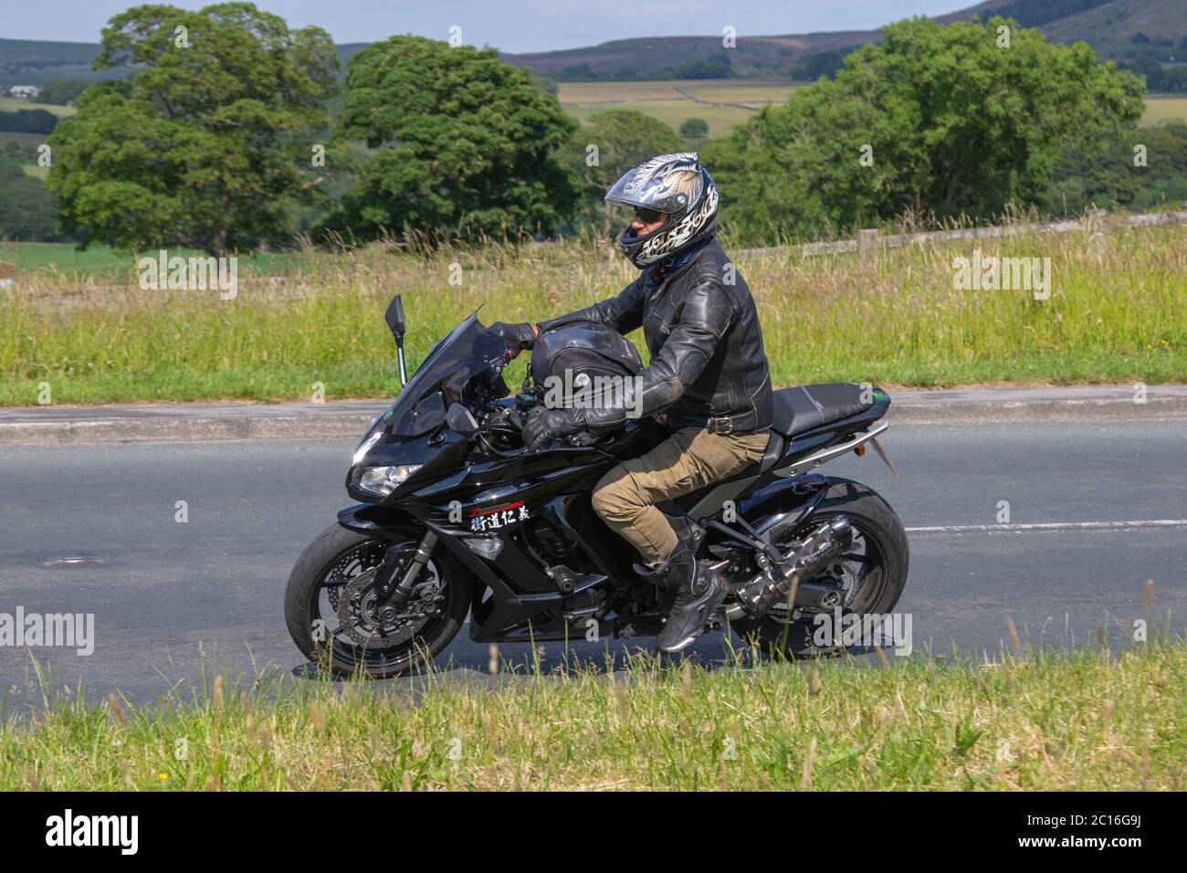 Kawasaki zx 1000 hbf abs -Fotos und -Bildmaterial in hoher Auflösung ...