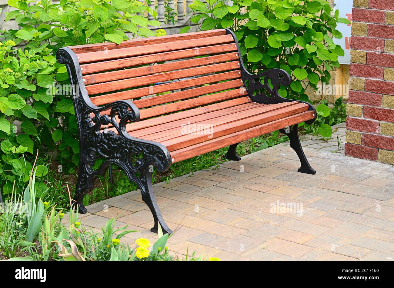 Sommer parkbank -Fotos und -Bildmaterial in hoher Auflösung – Alamy