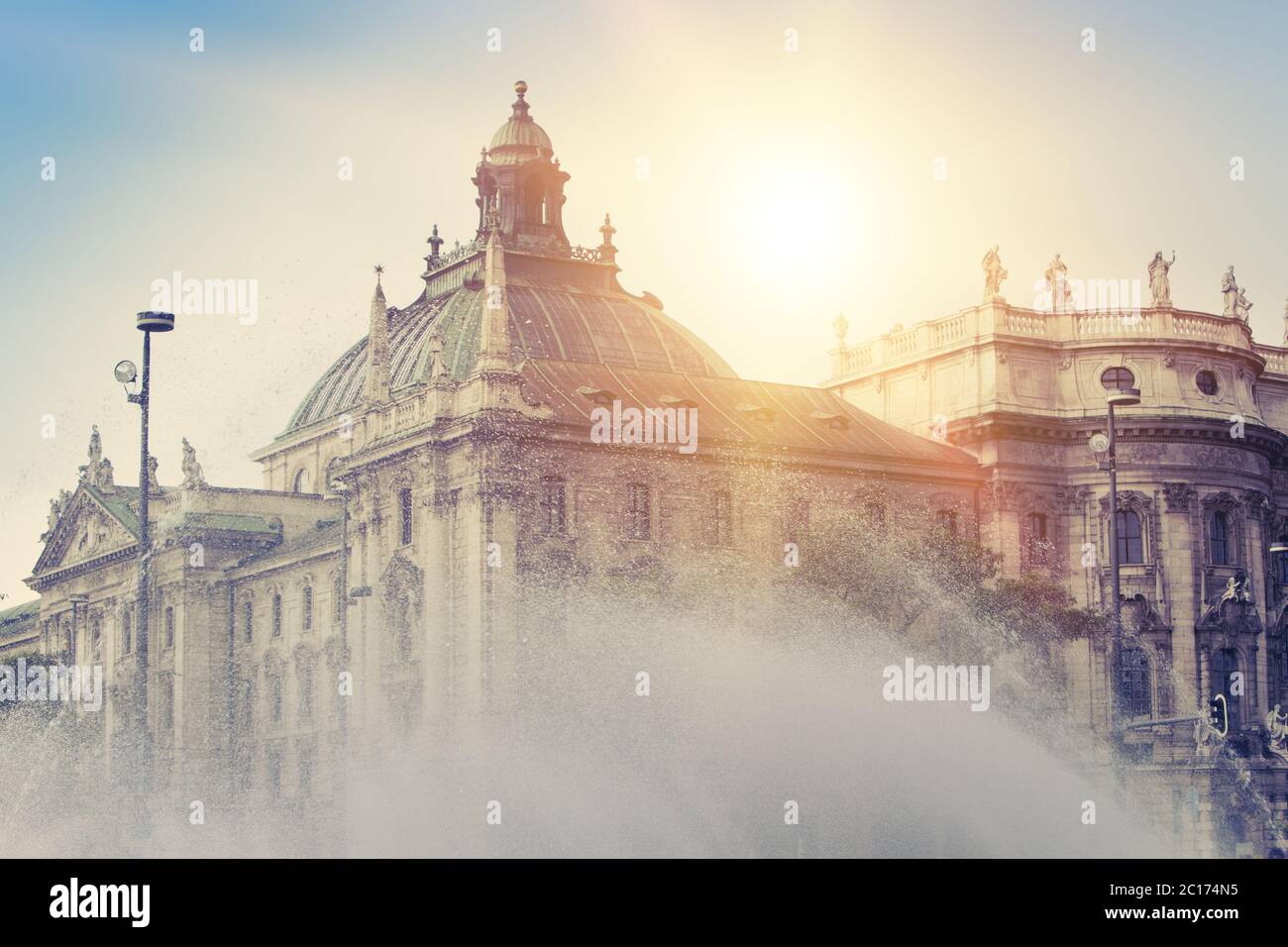 Blick karlsplatz stachus münchen Stockfotos und -bilder Kaufen - Alamy