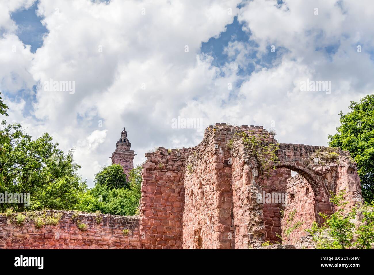 Oberburg mit barbarossa turm und kyffhauser denkmal Stockfotos und ...