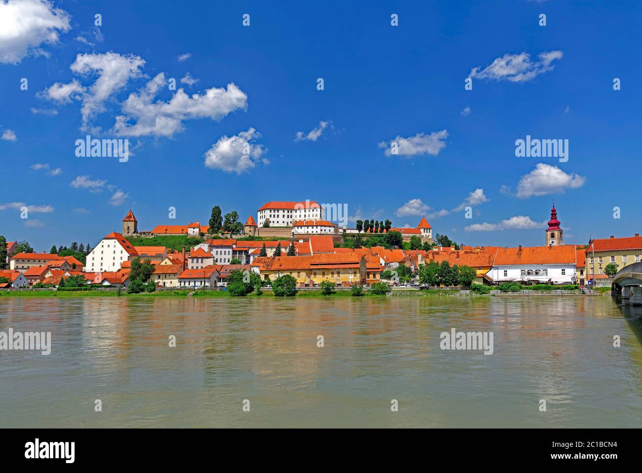 Ortsansicht Ptuj (Pettau), Fluß, Drau, Drau, Schloßber, Schloß ...