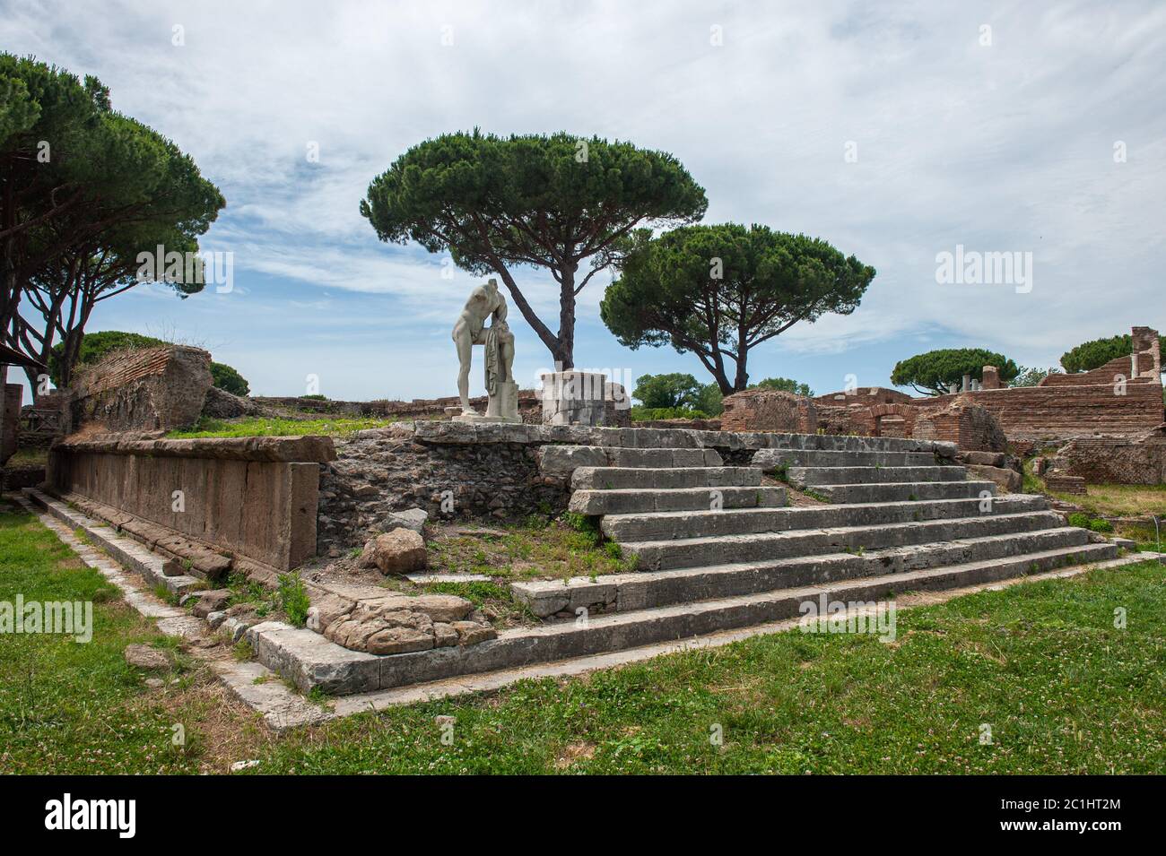 Ostia Antica, Italien. 13/06/2020: Statua di Cartilio Poplicola, Gebiet ...