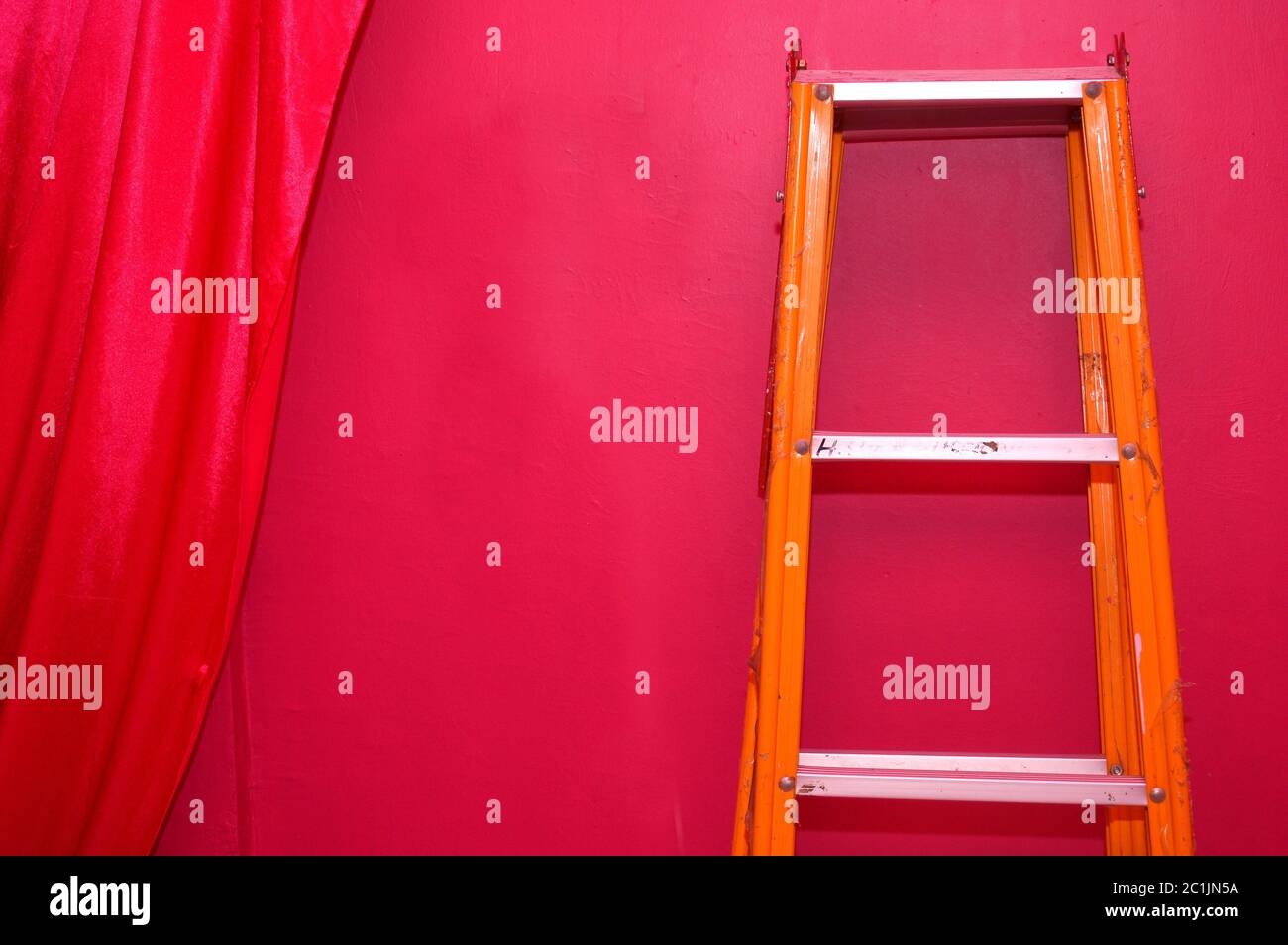 Metal ladder -Fotos und -Bildmaterial in hoher Auflösung – Alamy