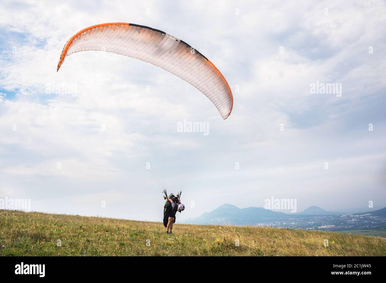 Paragliding vom berg -Fotos und -Bildmaterial in hoher Auflösung – Alamy