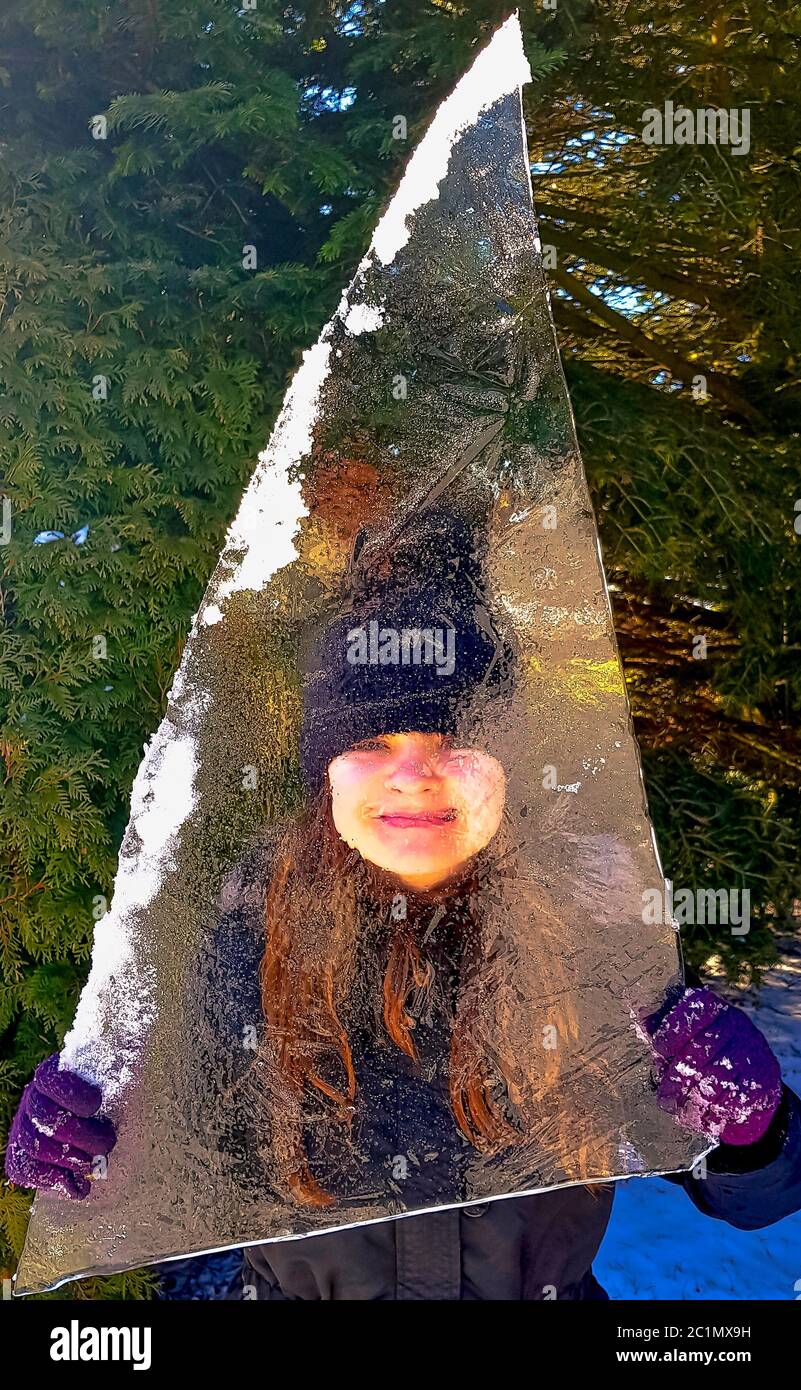 Versteckte person -Fotos und -Bildmaterial in hoher Auflösung – Alamy
