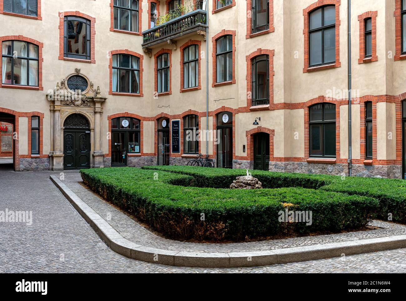 Berlin hinterhof -Fotos und -Bildmaterial in hoher Auflösung – Alamy
