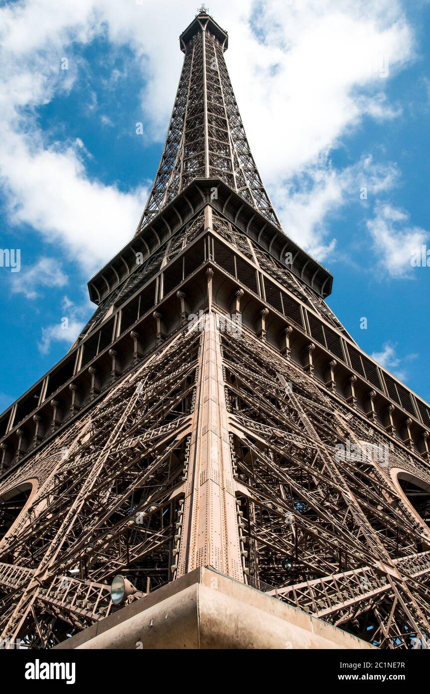 Turm an der ecke -Fotos und -Bildmaterial in hoher Auflösung – Alamy