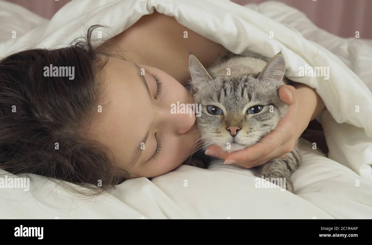 Hübsches thailändisches mädchen -Fotos und -Bildmaterial in hoher ...