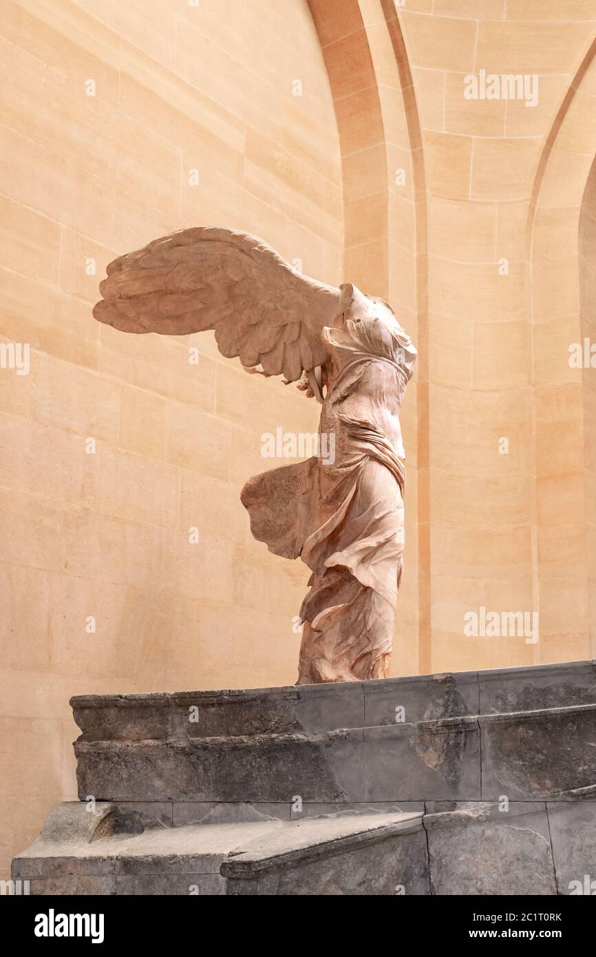 Nike samothrace louvre museum paris -Fotos und -Bildmaterial in hoher ...