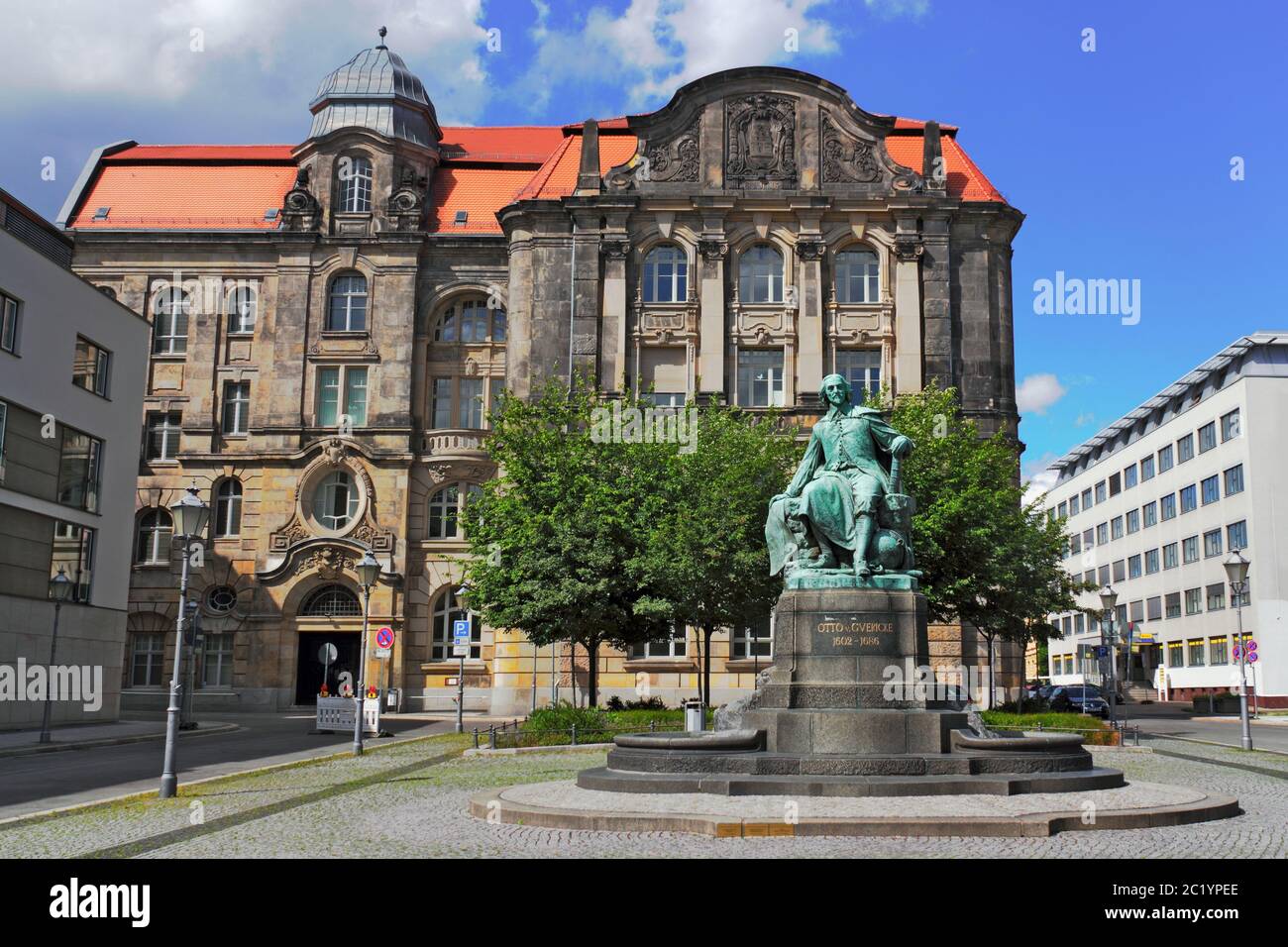 Magdeburg otto von guericke denkmal -Fotos und -Bildmaterial in hoher Auflösung – Alamy