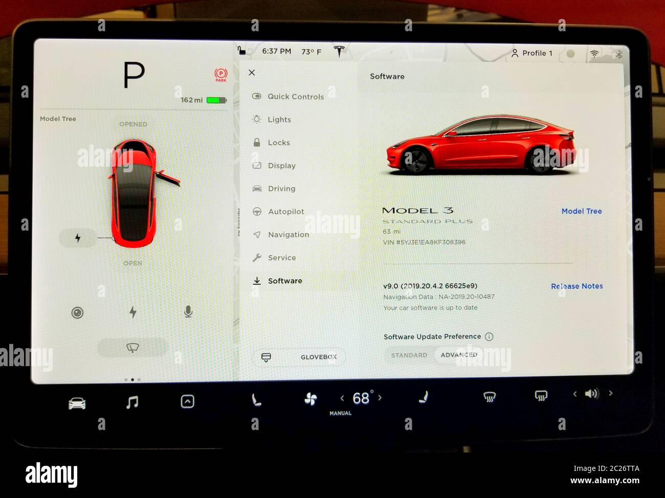 Tesla charging display -Fotos und -Bildmaterial in hoher Auflösung – Alamy