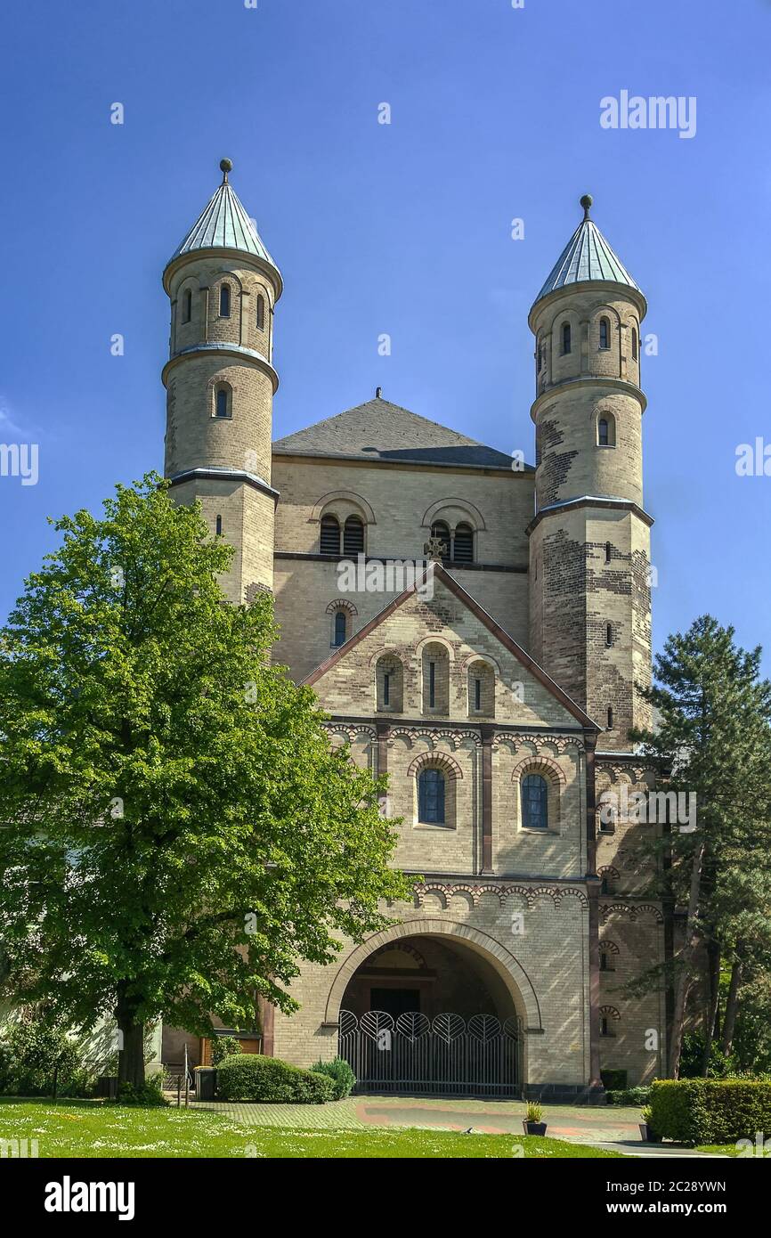 Pfarrkirche st pantaleon -Fotos und -Bildmaterial in hoher Auflösung ...