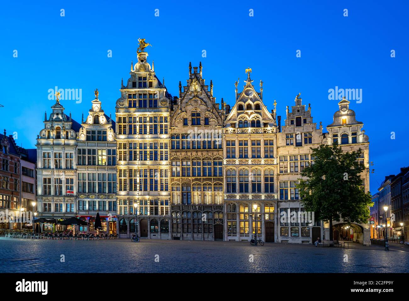 Antwerpener grote markt bei nacht -Fotos und -Bildmaterial in hoher Auflösung – Alamy