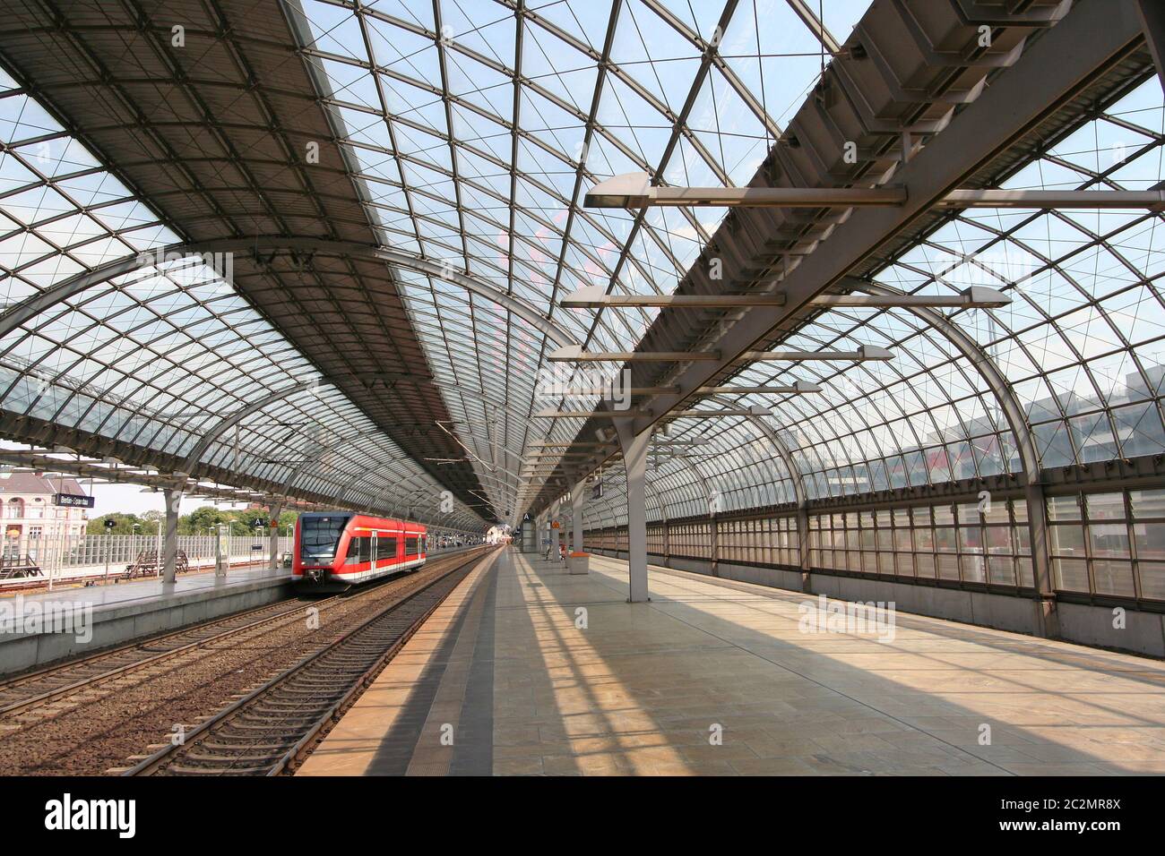 Bahnhof spandau -Fotos und -Bildmaterial in hoher Auflösung – Alamy
