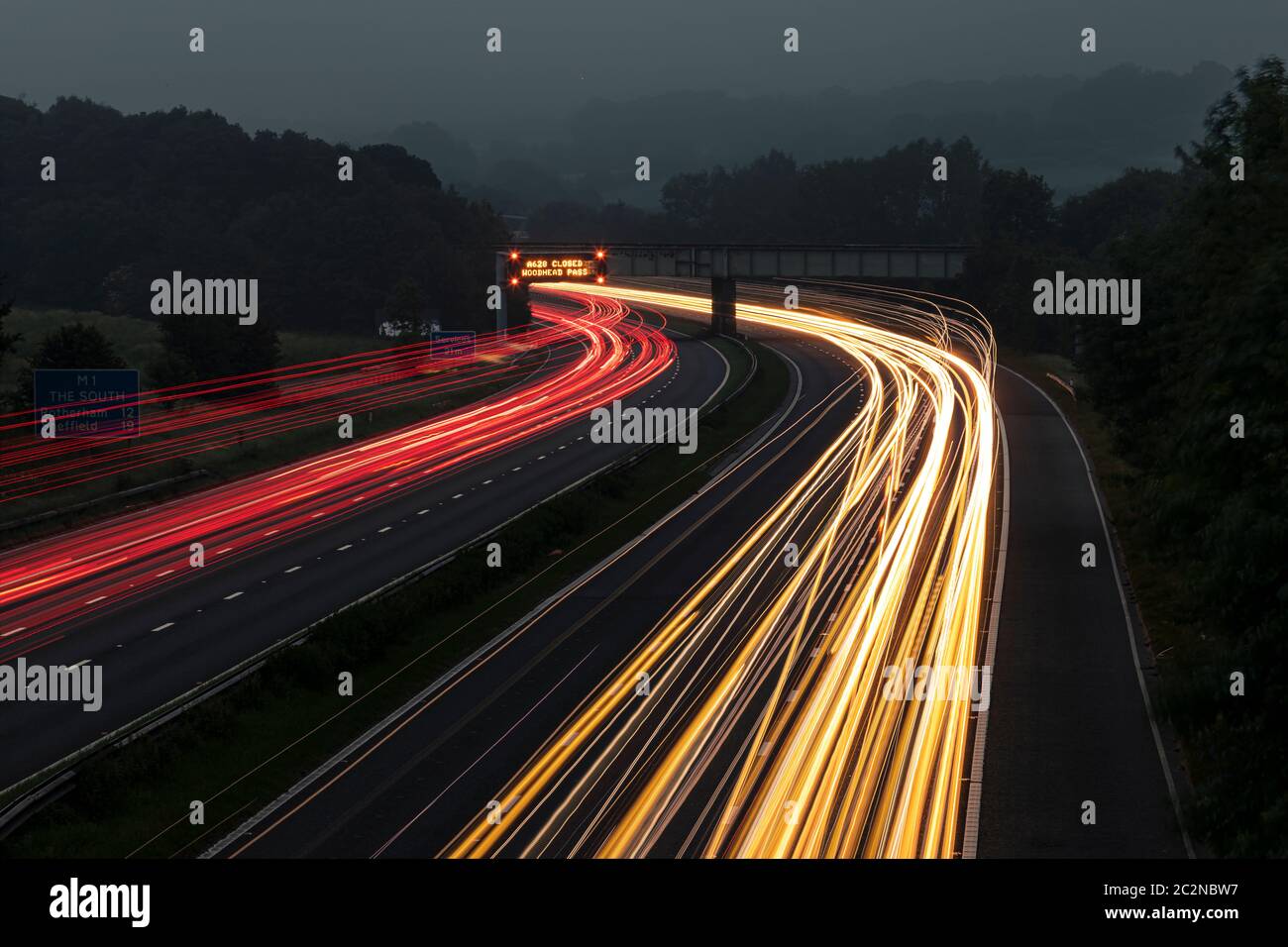 Autobahn matrix zeichen -Fotos und -Bildmaterial in hoher Auflösung – Alamy