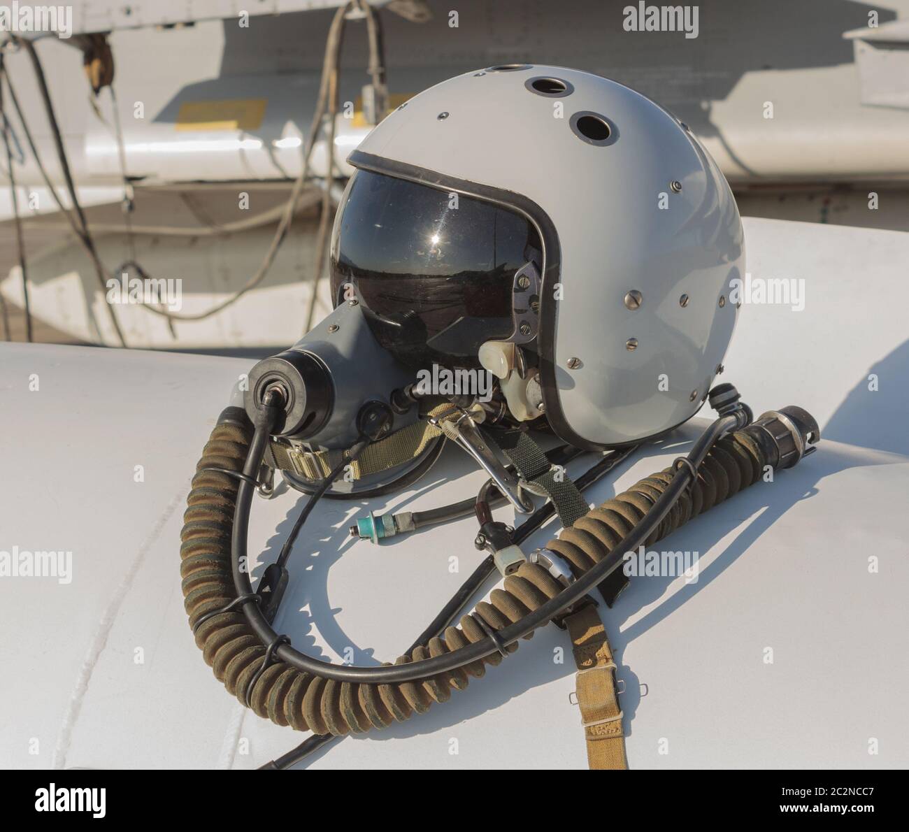 Helm und Sauerstoffmaske an ein militärischer pilot Stockfotografie - Alamy