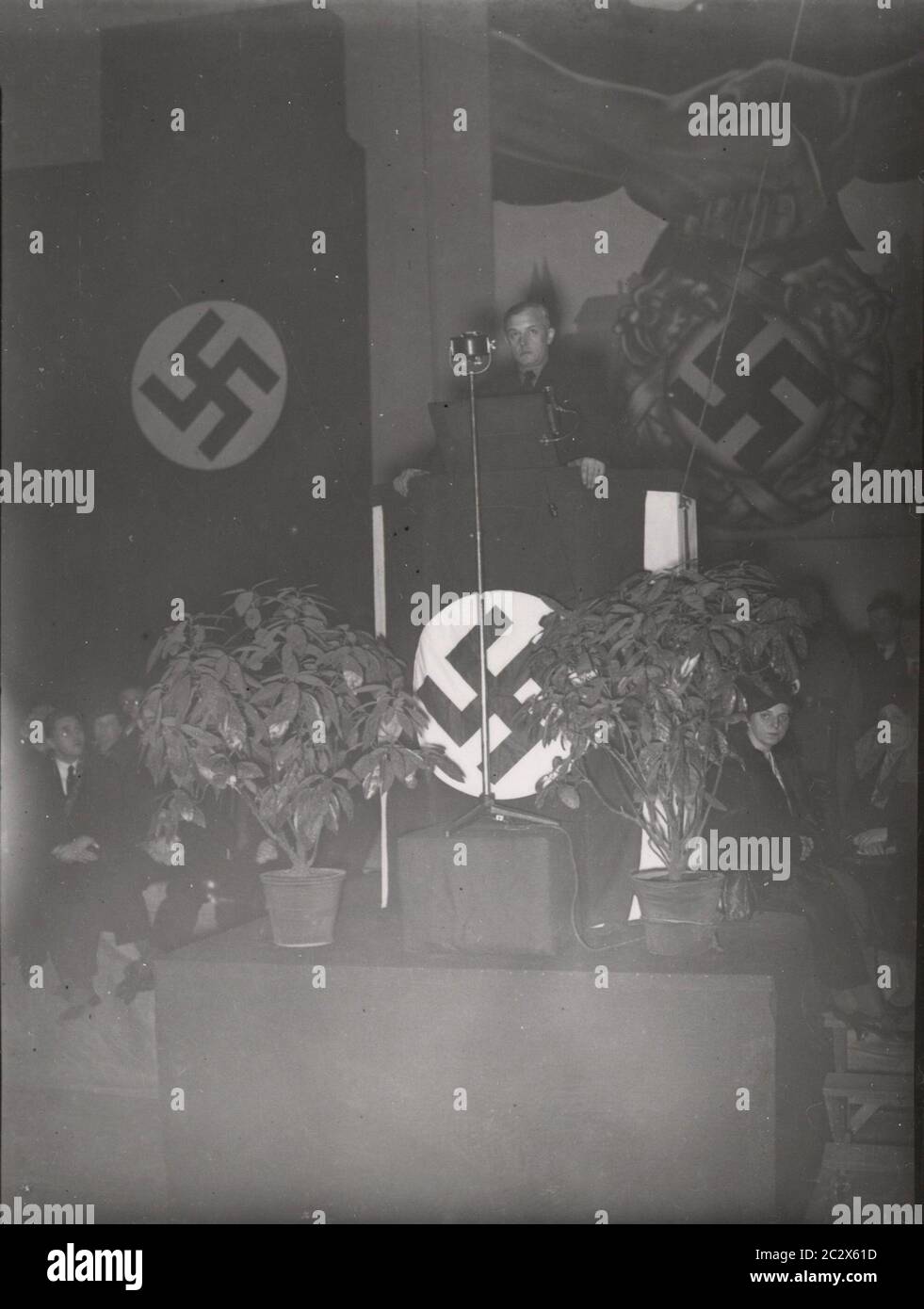 Heinrich Hoffmann fotografiert 1933 Adolf Hitlers offizieller Fotograf ...