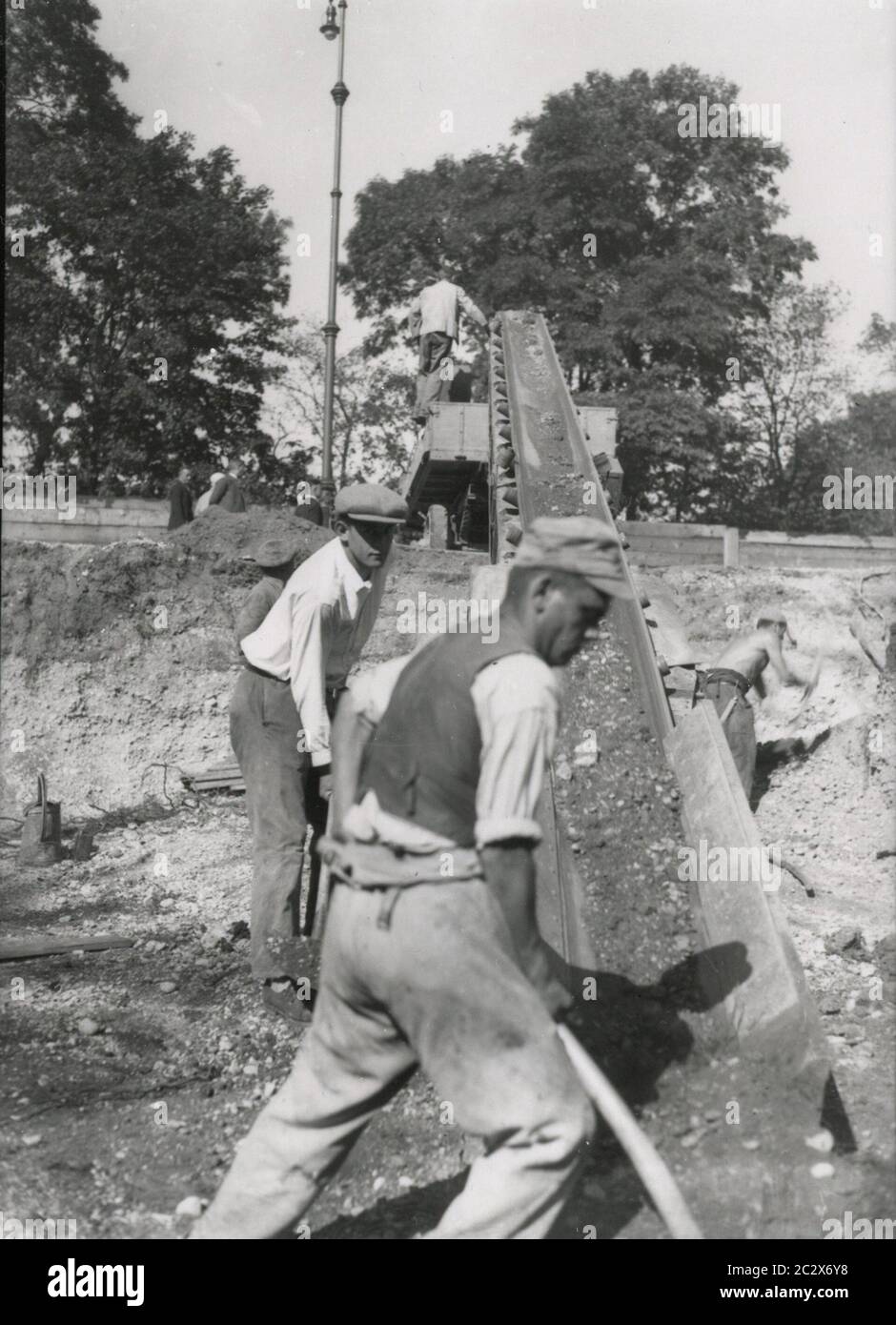 Spatenstich reichsautobahn -Fotos und -Bildmaterial in hoher Auflösung ...