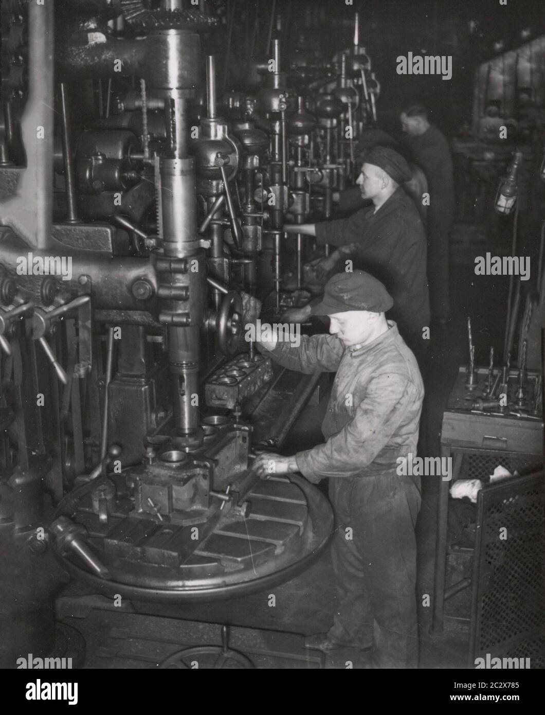 Eisenarbeiten bei den Krupp-Werken in Essen Heinrich Hoffmann ...