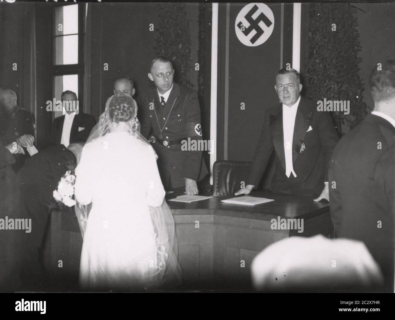 Heinrich Hoffmann fotografiert 1933 Adolf Hitlers offizieller Fotograf ...