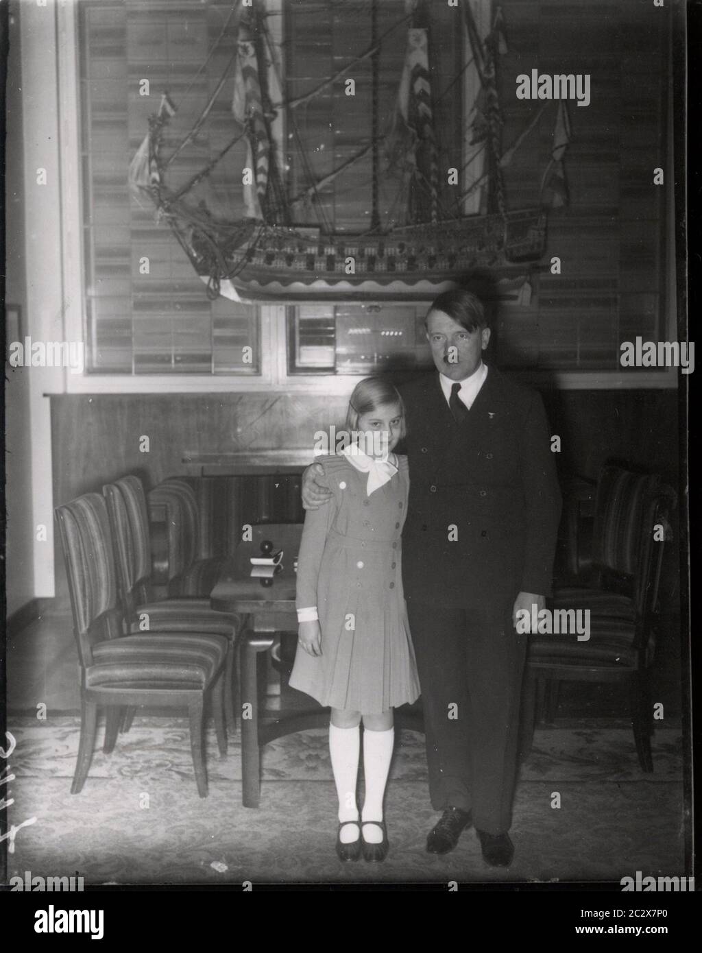 Hitler mit kind -Fotos und -Bildmaterial in hoher Auflösung – Alamy