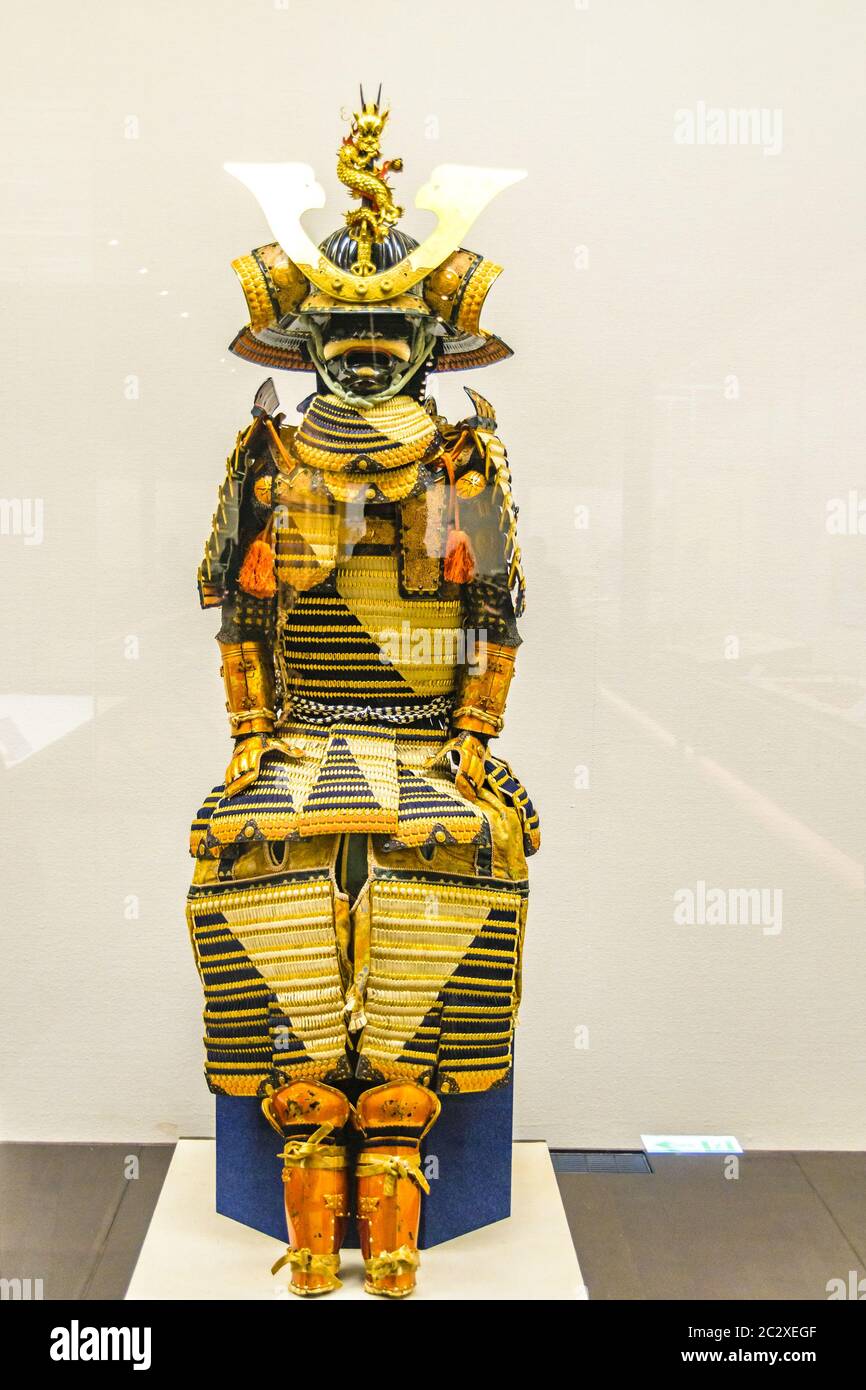 Japanese samurai armour helmet mask -Fotos und -Bildmaterial in hoher ...