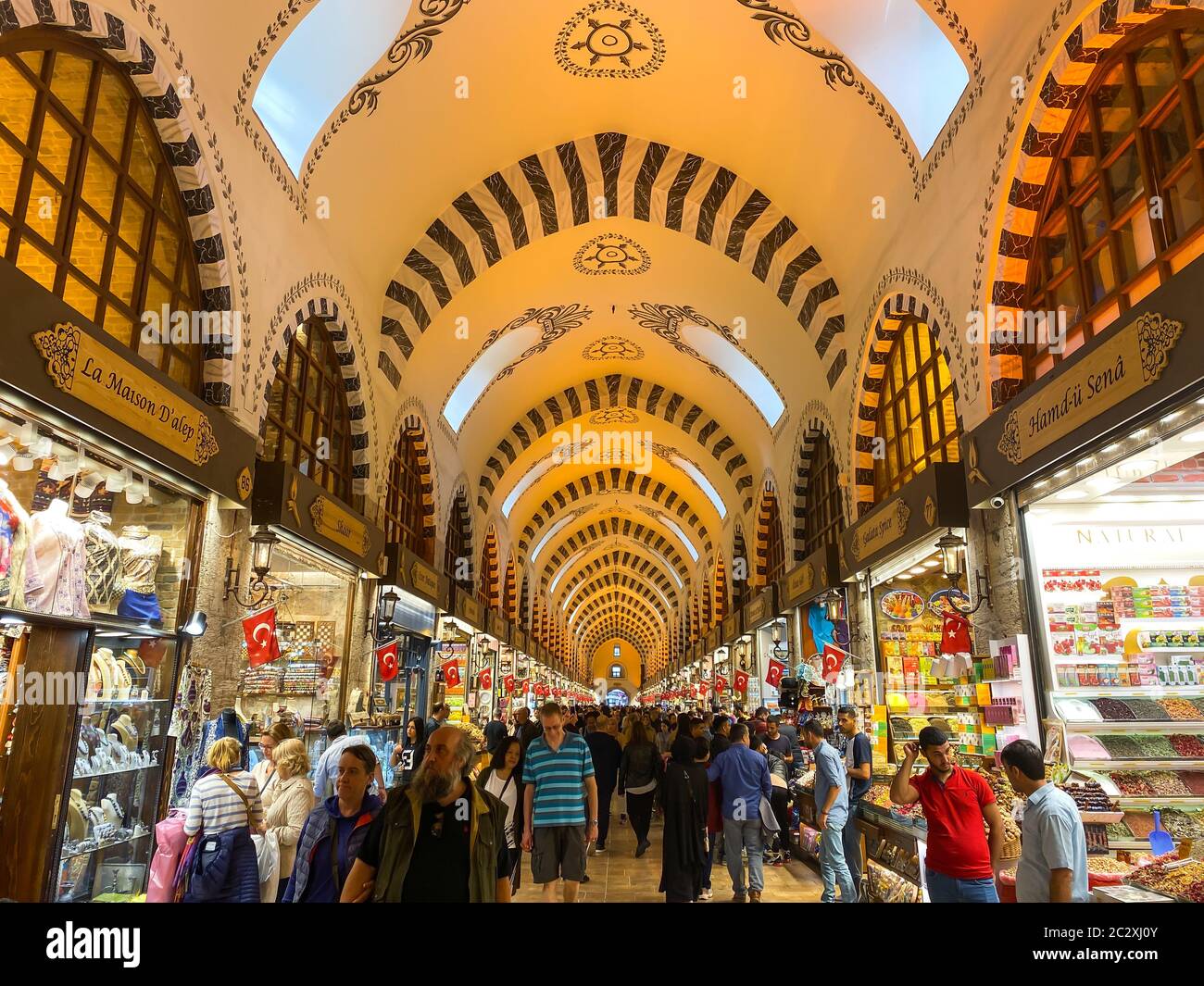 Istanbul farbe menschen -Fotos und -Bildmaterial in hoher Auflösung – Alamy