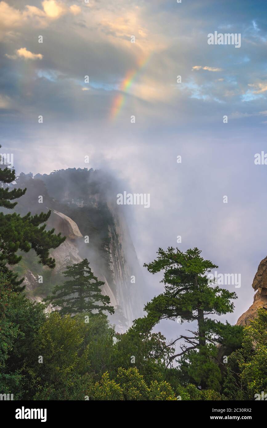 Hua shan mountain -Fotos und -Bildmaterial in hoher Auflösung – Alamy Hua shan mountain -Fotos und -Bildmaterial in hoher Auflösung – Alamy