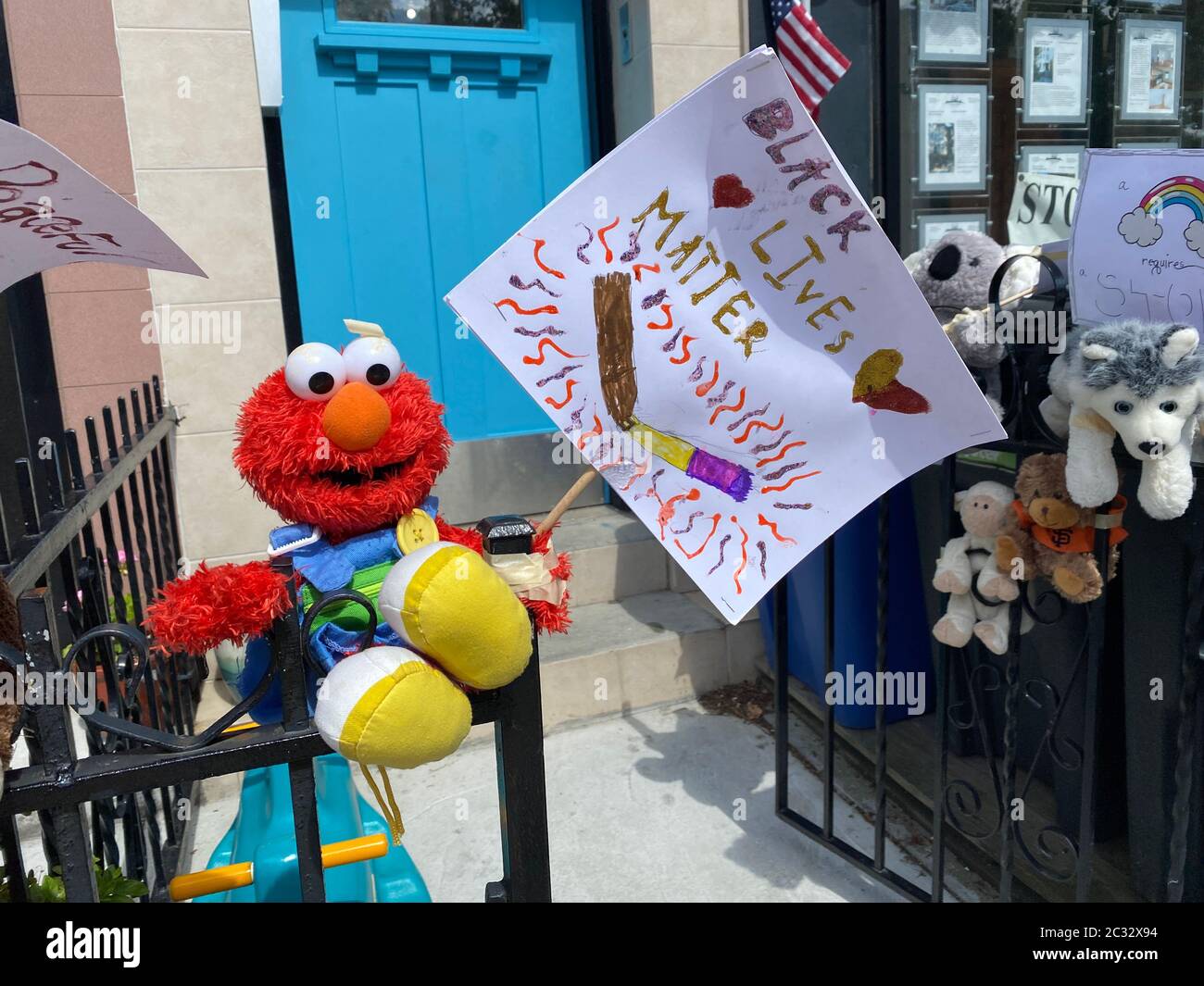 Elmo muppet -Fotos und -Bildmaterial in hoher Auflösung – Alamy
