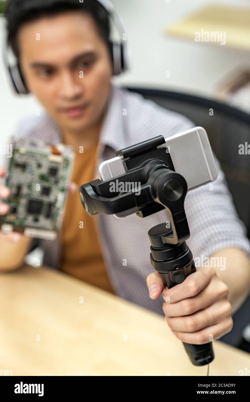 Youtube vlogger -Fotos und -Bildmaterial in hoher Auflösung – Alamy