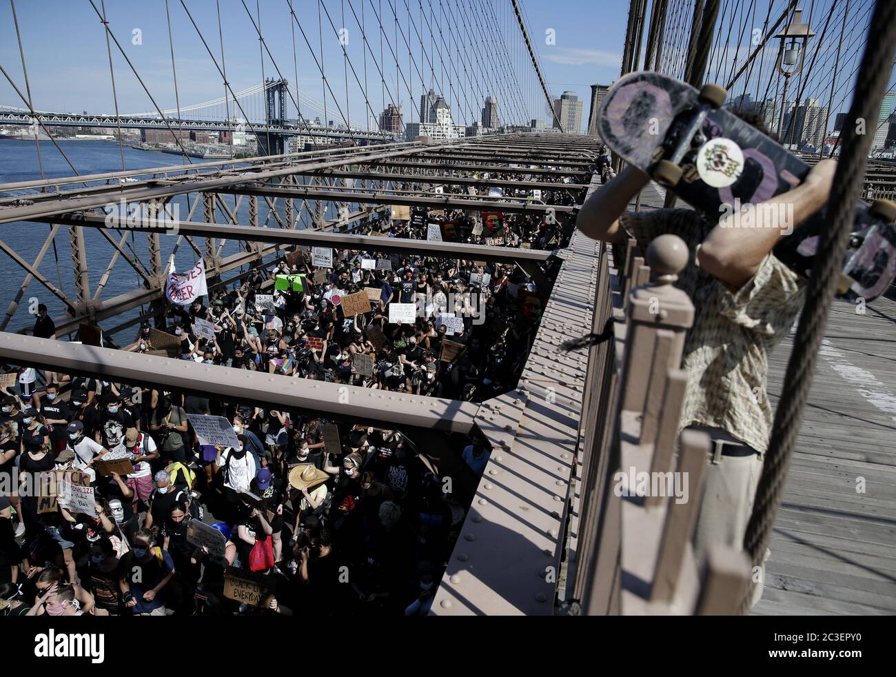 New York, Usa. Juni 2020. Demonstranten marschieren am Freitag, den 19 ...