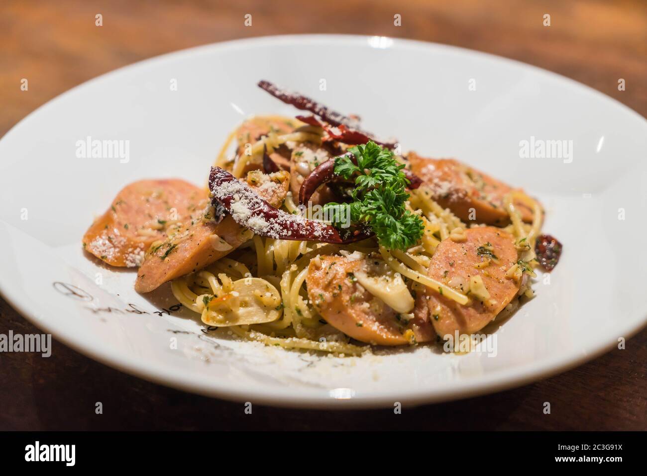 Lange rote wurst -Fotos und -Bildmaterial in hoher Auflösung – Alamy