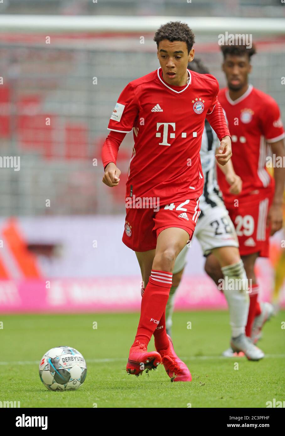 Jamal musiala body -Fotos und -Bildmaterial in hoher Auflösung - Seite ...