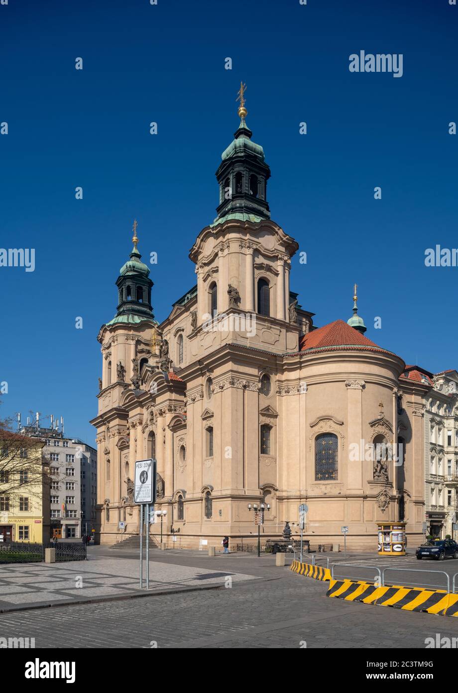 Barockkirche des Heiligen Nikolaus auf dem Altstädter Ring von Prag ...