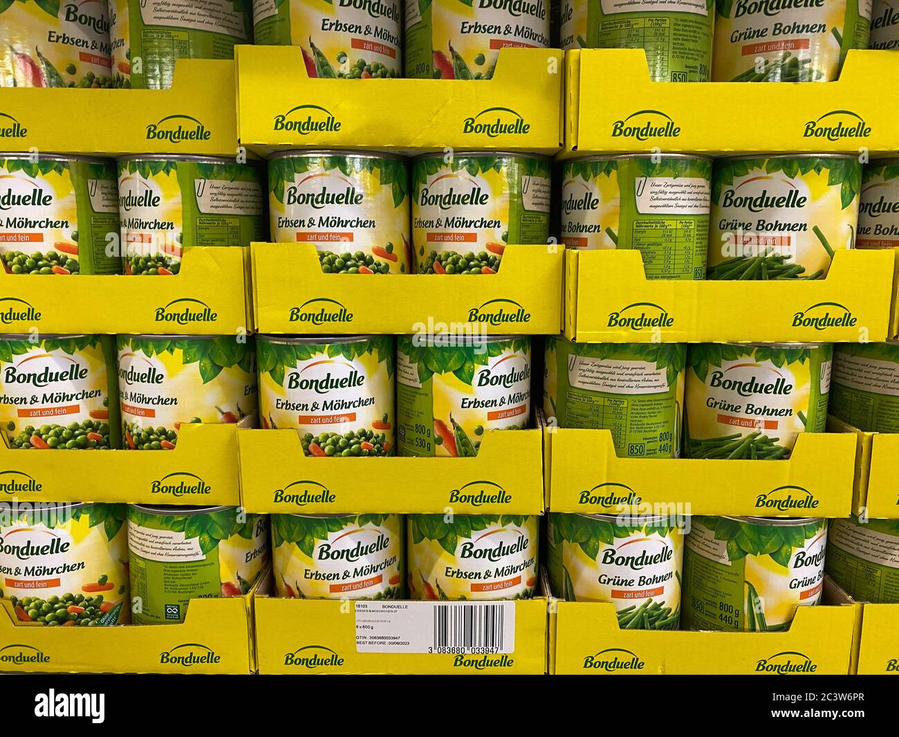 Vegetables canned cans tinned tins -Fotos und -Bildmaterial in hoher ...