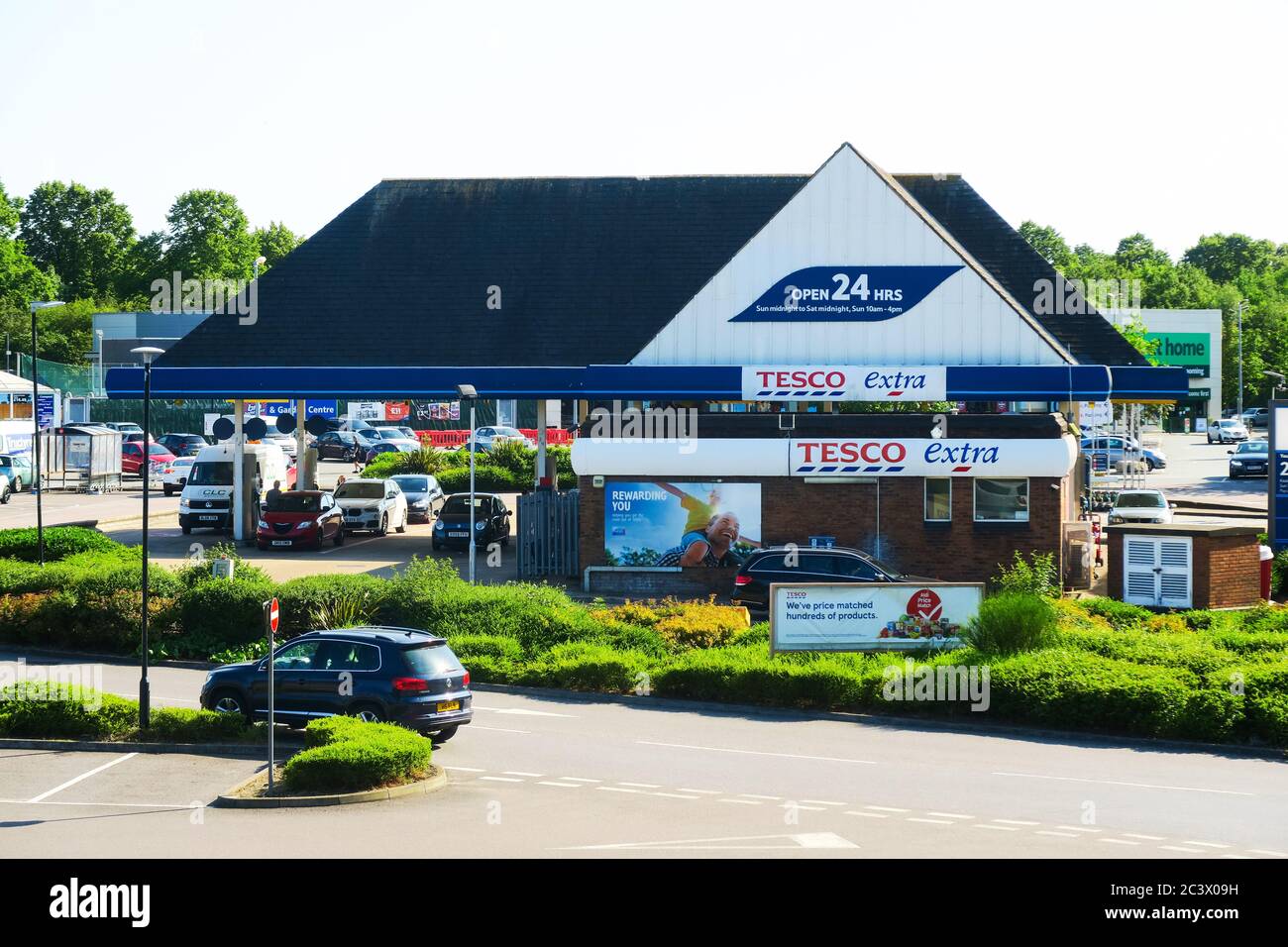 Tesco extra tankstelle -Fotos und -Bildmaterial in hoher Auflösung – Alamy