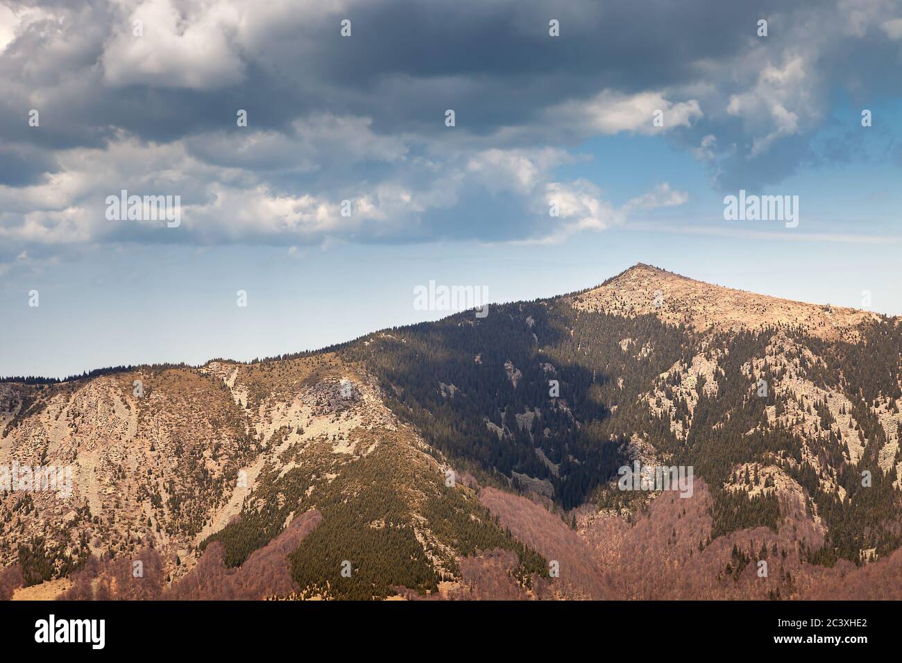 Schatten Am Berg Stockfotos und -bilder Kaufen - Alamy