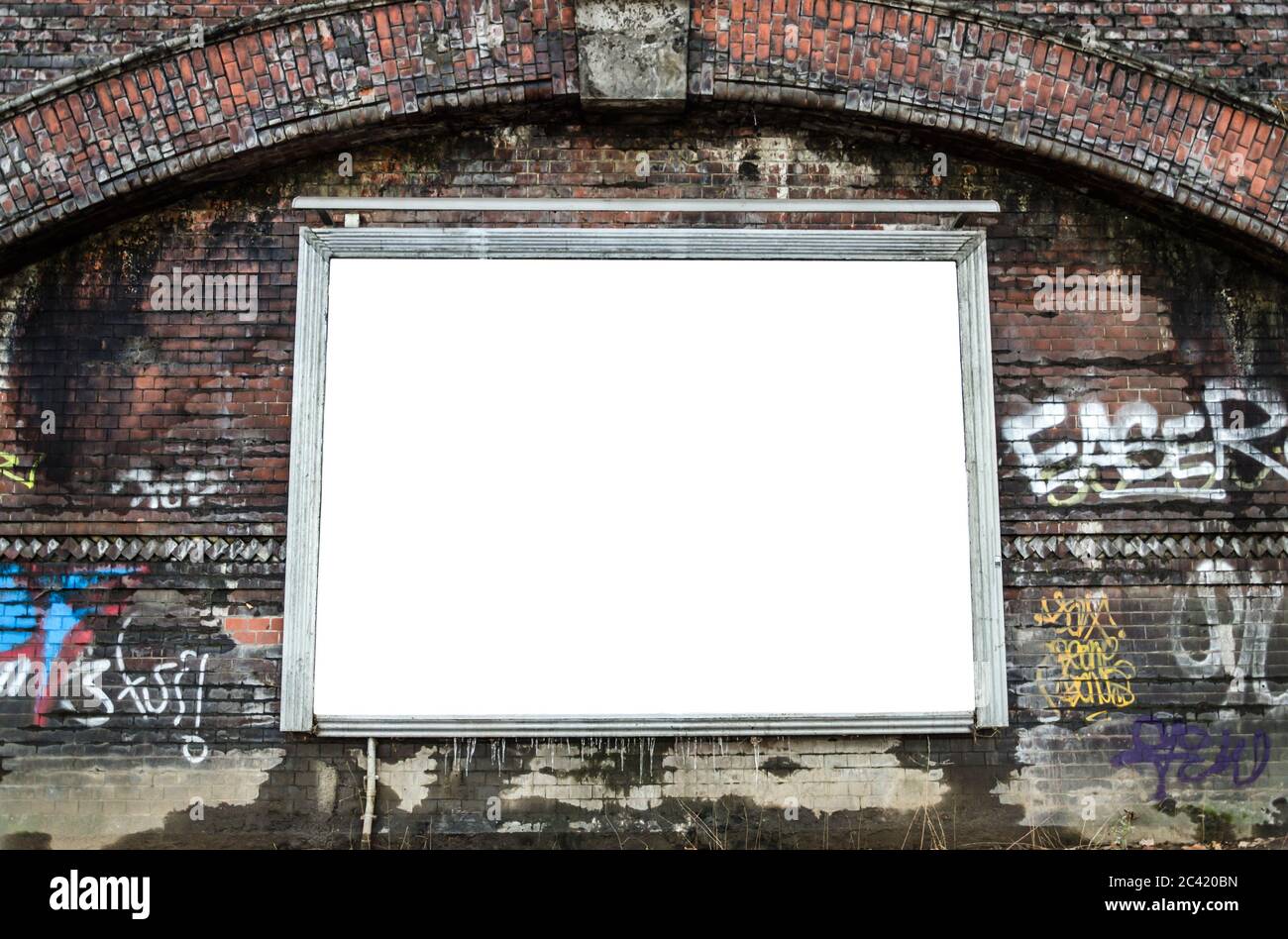 Werbung plakat plakatwand -Fotos und -Bildmaterial in hoher Auflösung ...
