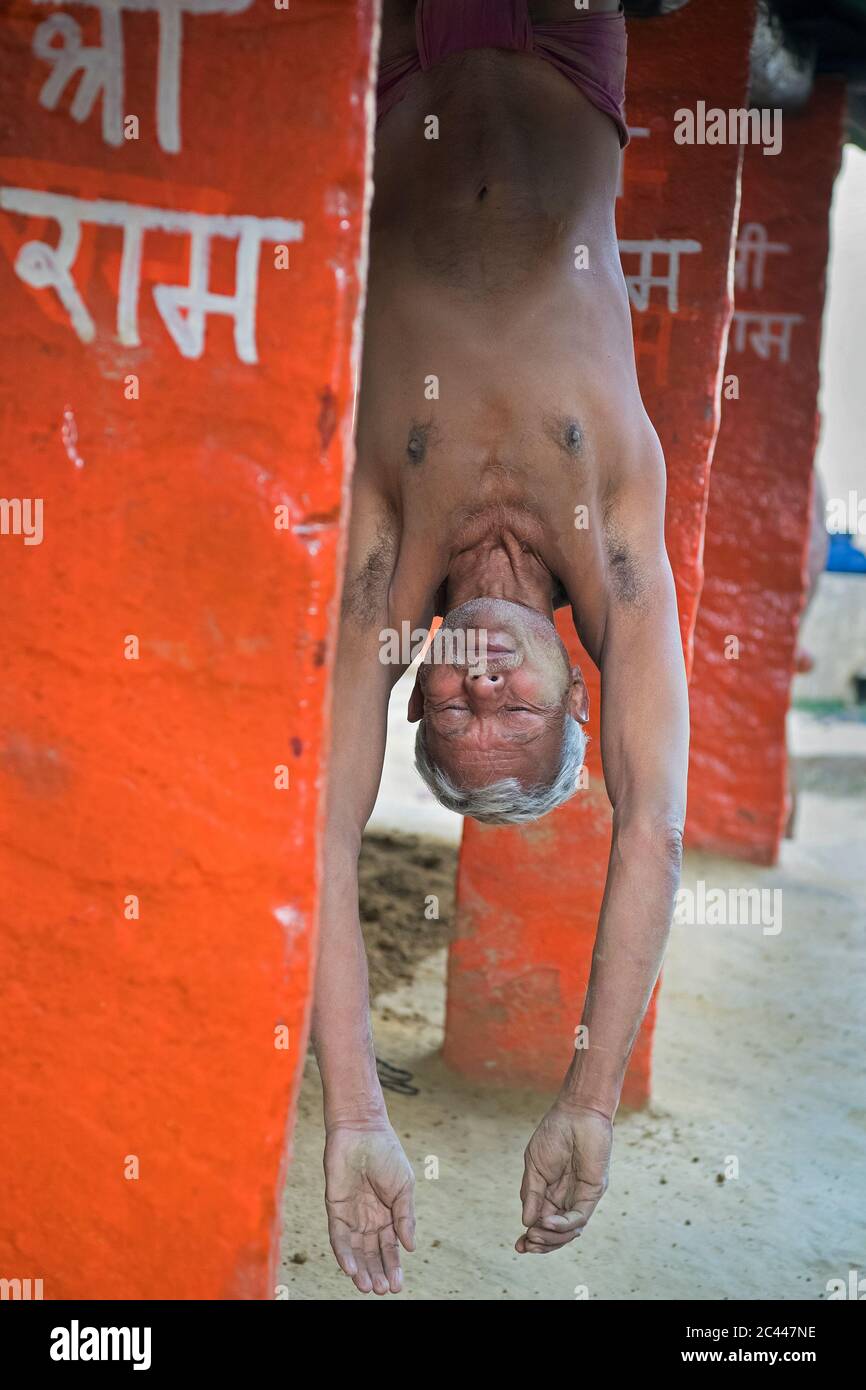 Indian traditional wrestling -Fotos und -Bildmaterial in hoher ...