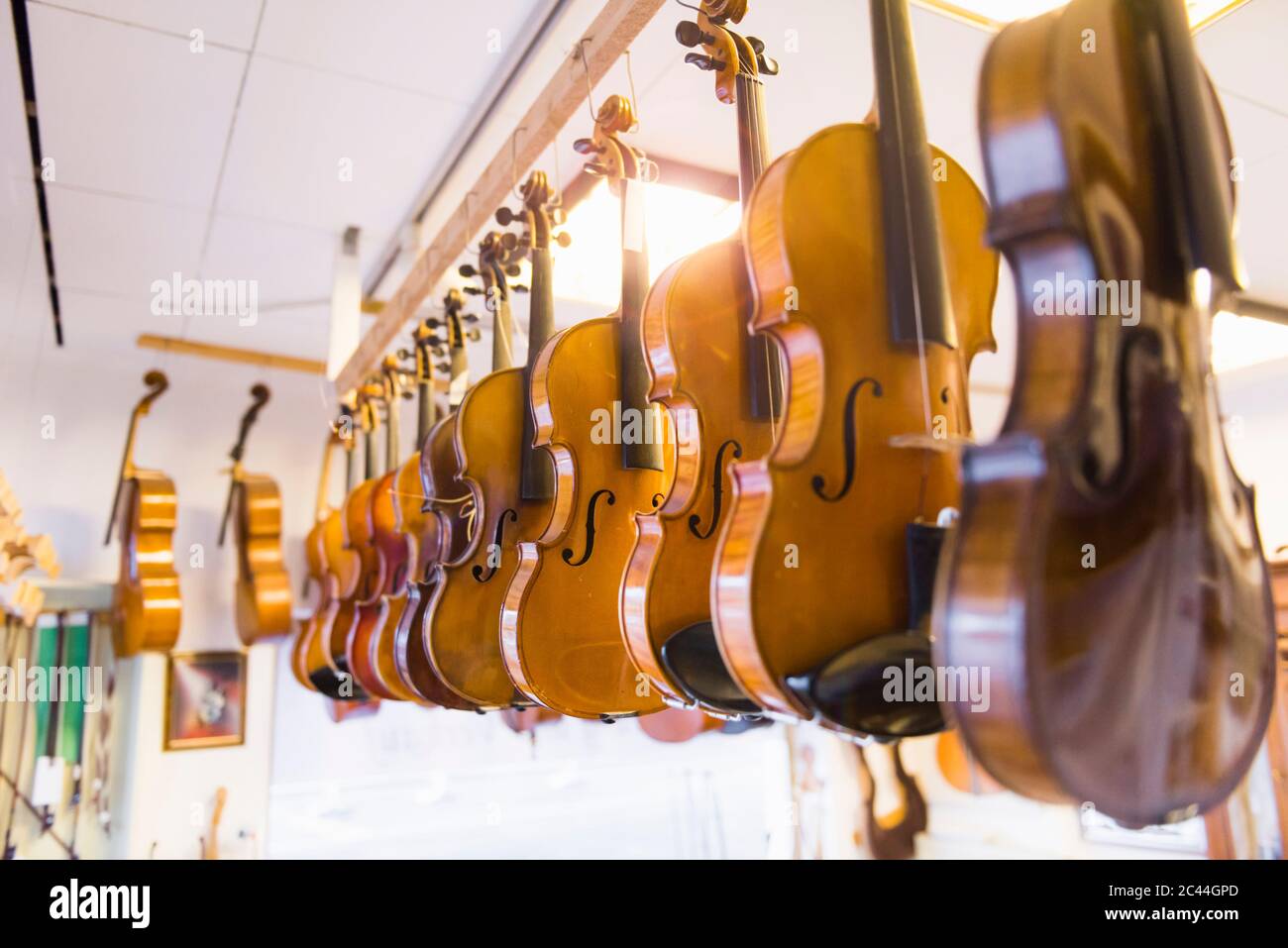 Restaurierung von geigen -Fotos und -Bildmaterial in hoher Auflösung ...