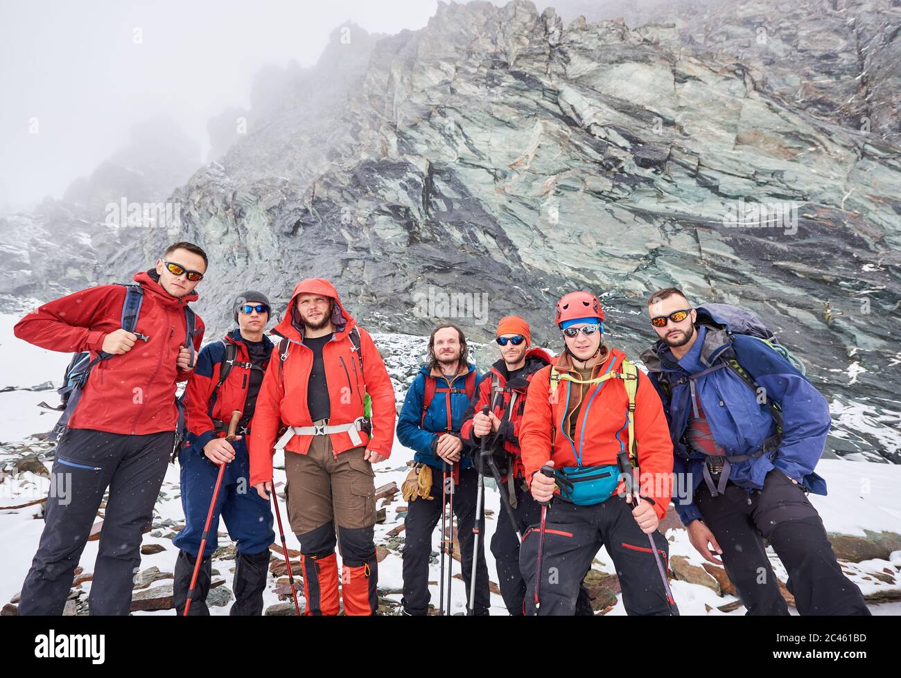Bergsteigen team -Fotos und -Bildmaterial in hoher Auflösung – Alamy