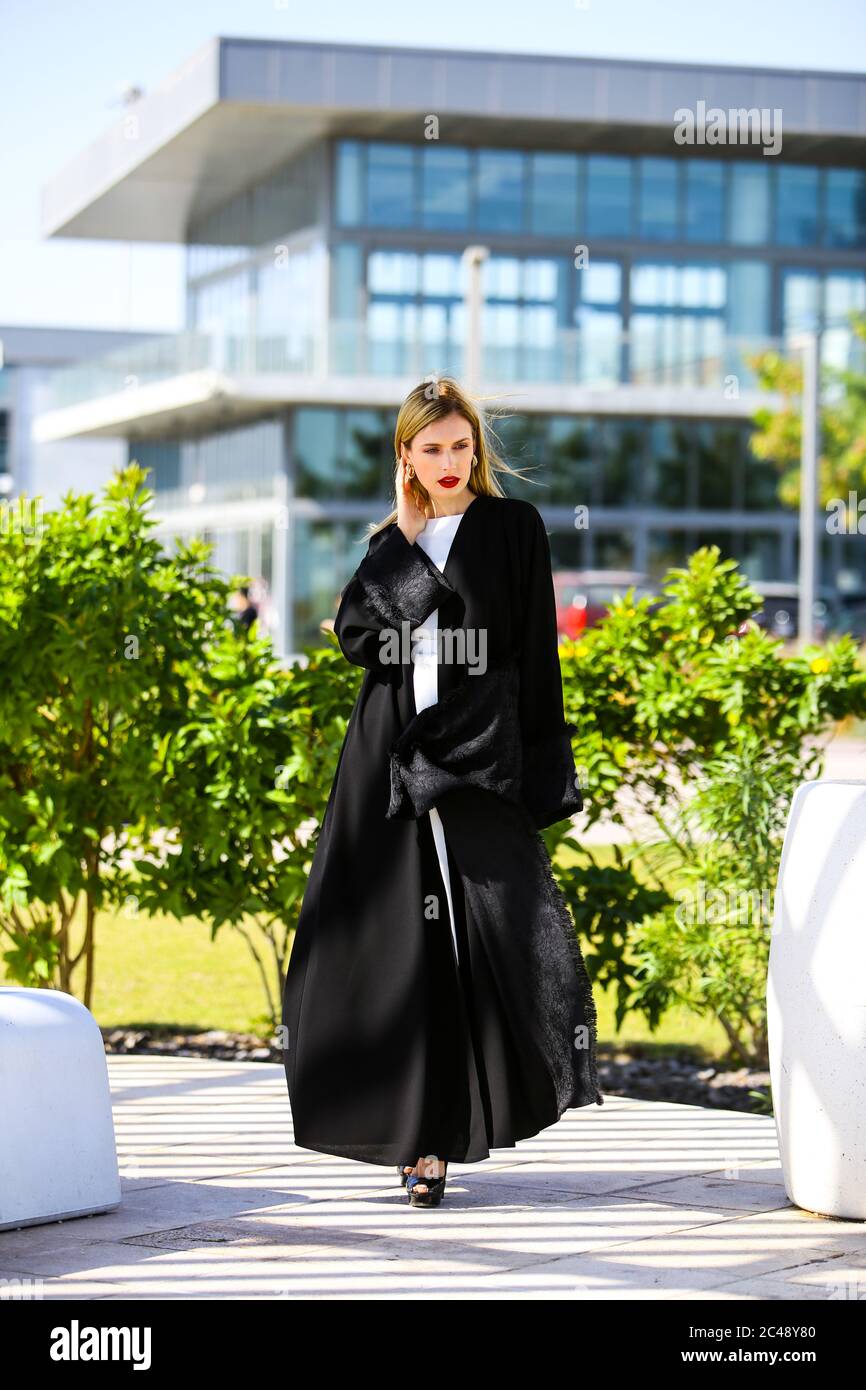 Schwarze Clutch Bag Stockfotos und -bilder Kaufen - Alamy